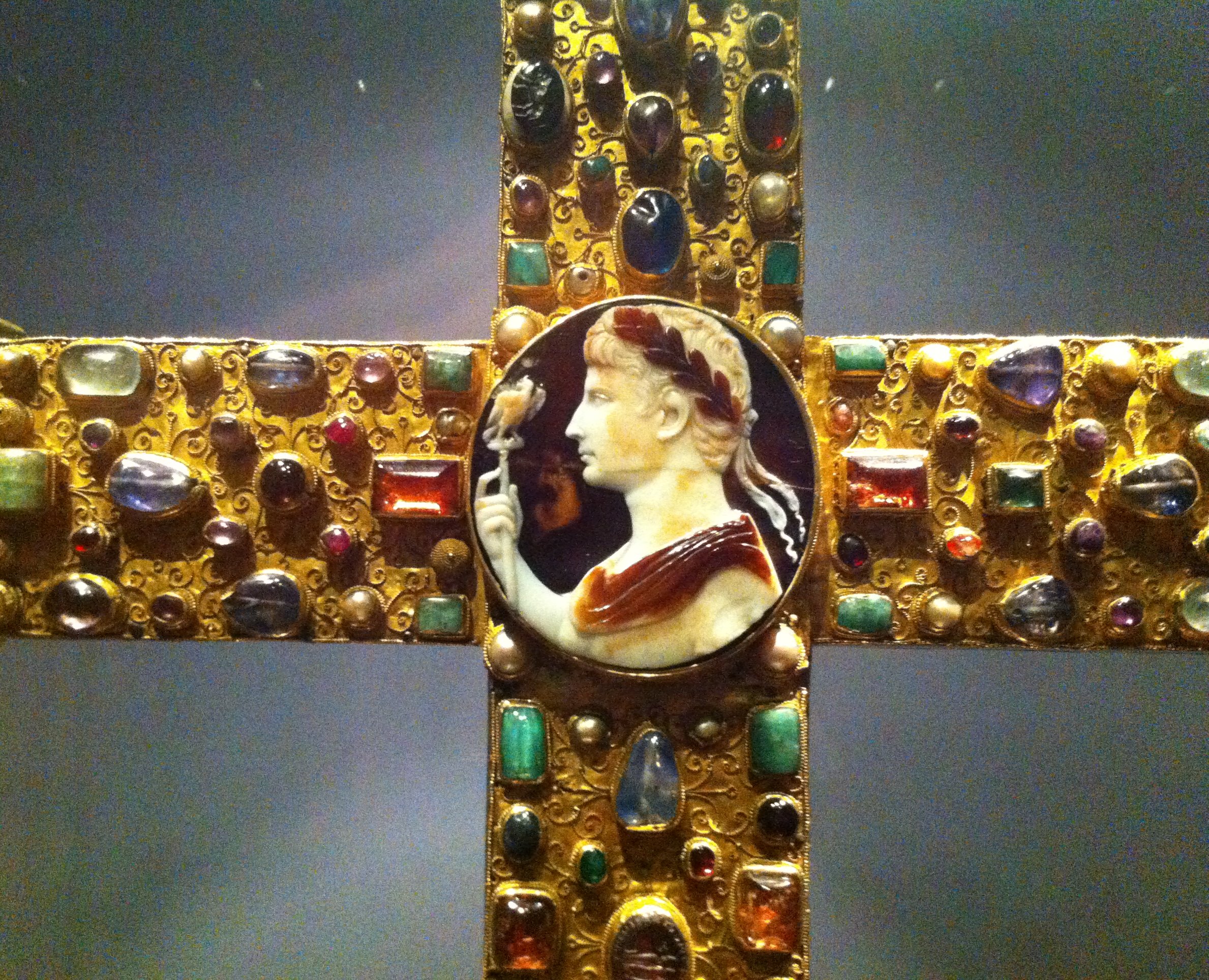 Cross with Augustus Aachen – Jaunting Jen